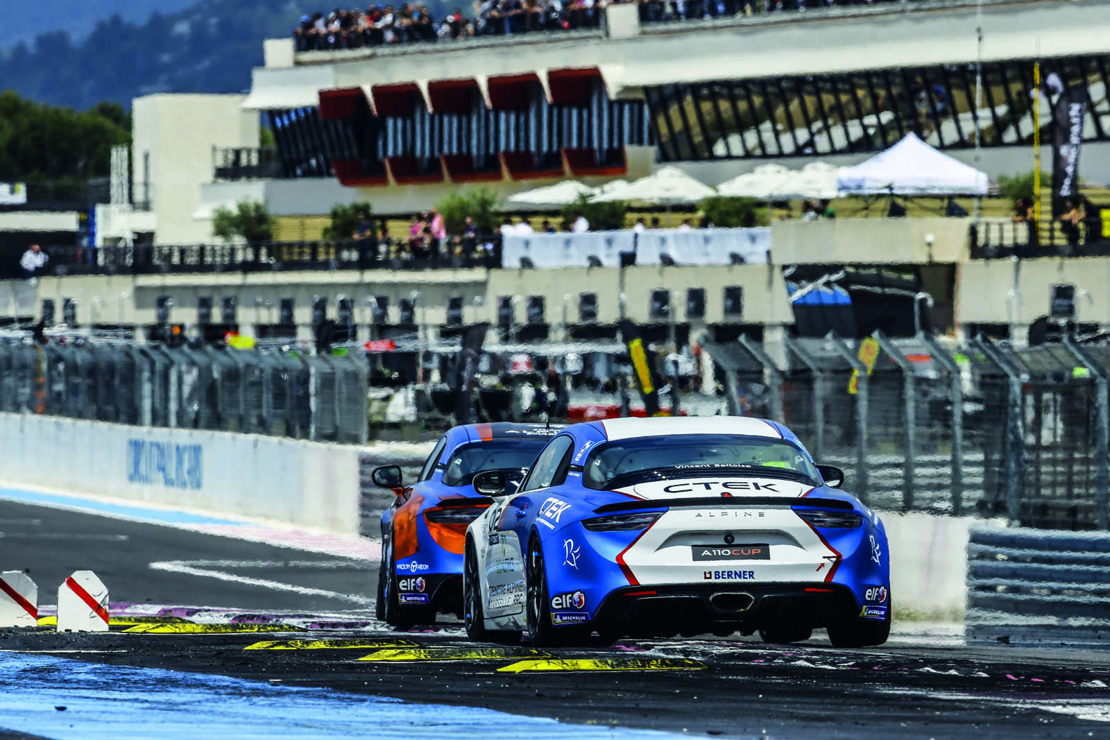 Car Life dans la course, en Alpine - Car Life